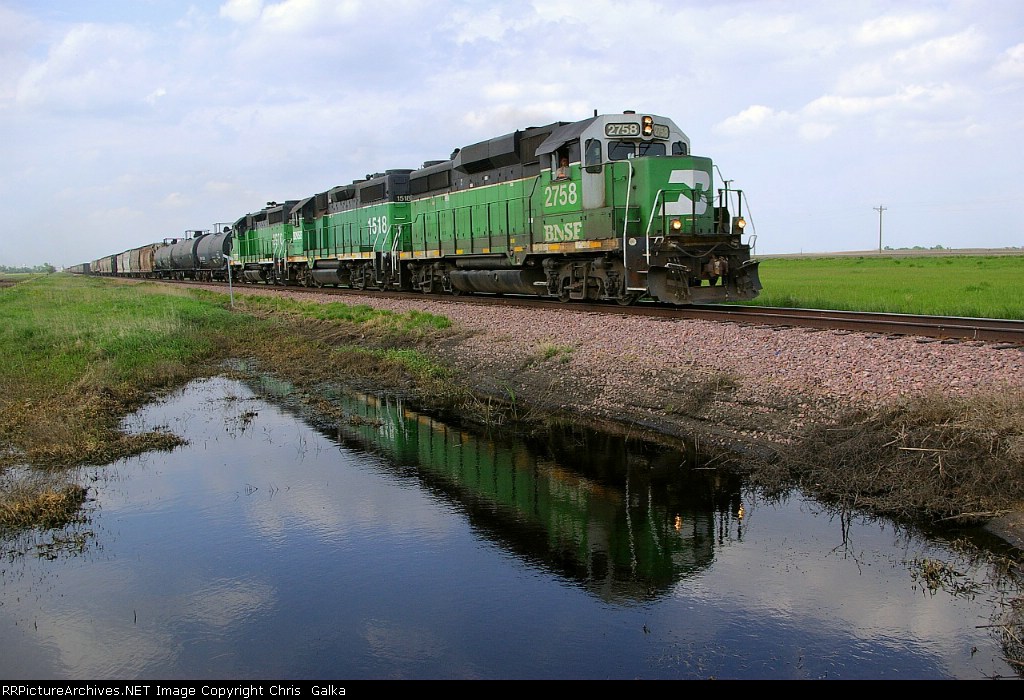 BNSF 2758E south of not